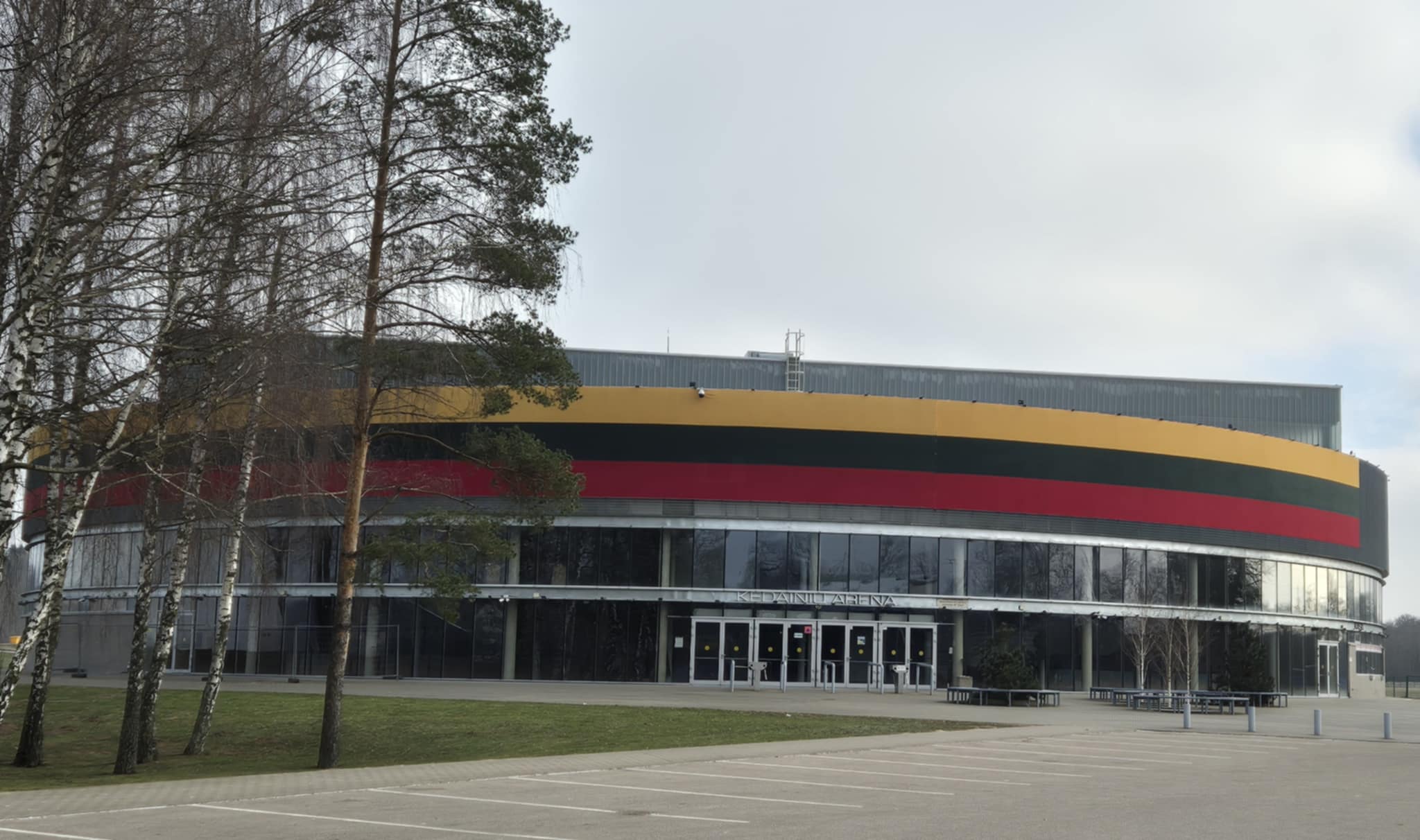 Kėdainių arena jau papuošta 100 m trispalve - Kėdainių mugė
